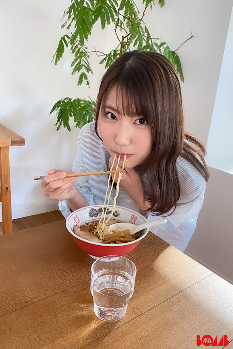 SKE48青木莉樺の初ビキニとラーメンの関係｜BOMBweb