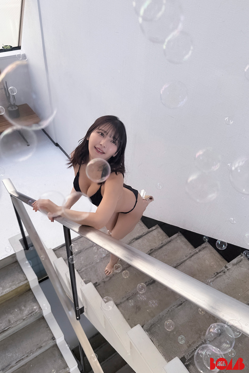 #2i2 十味の“あざかわ”グラビア撮影ウラ話｜BOMBweb